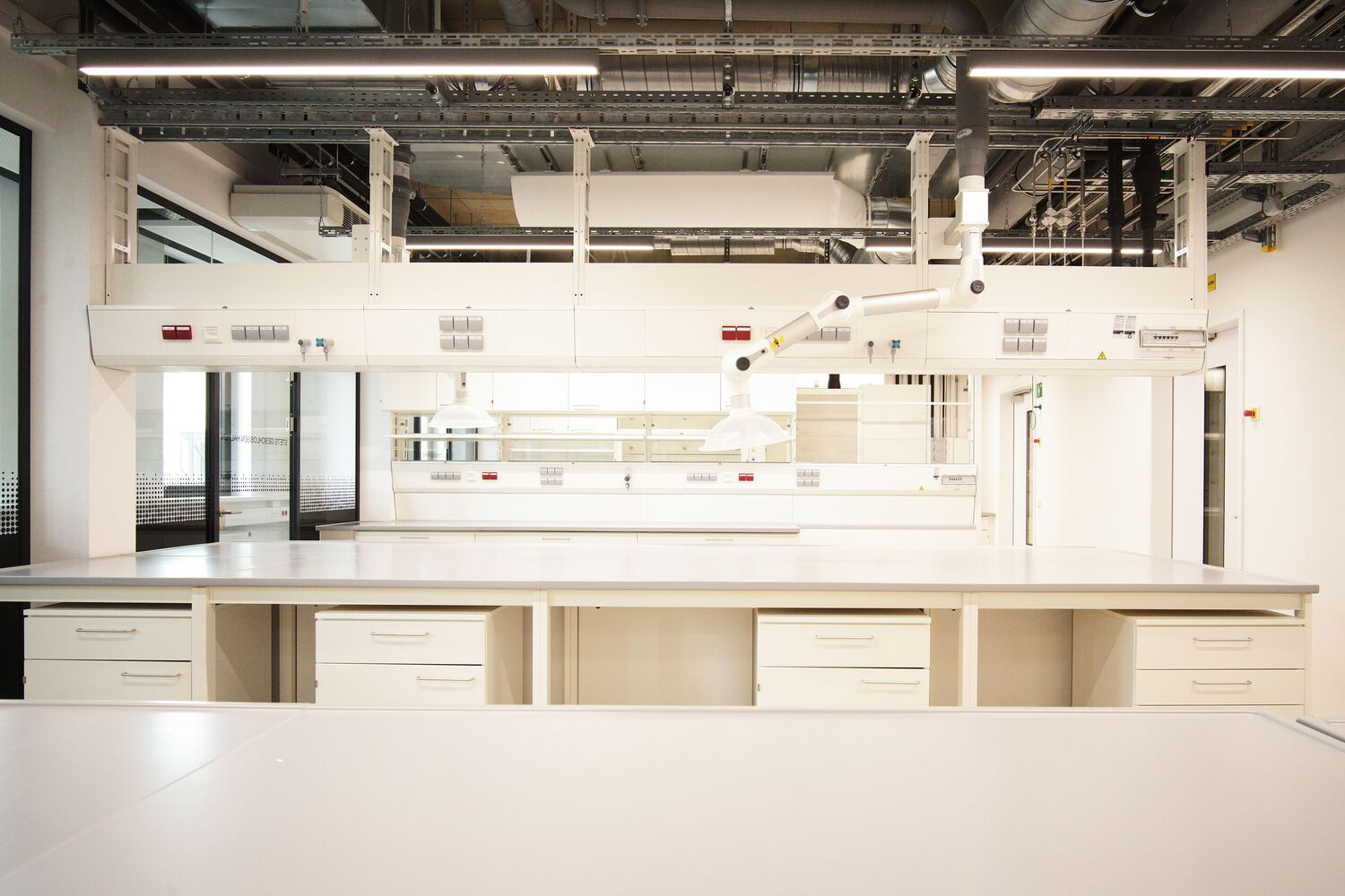 Sustainable Research Facility Design in Jena: Unveiling the Center for ...