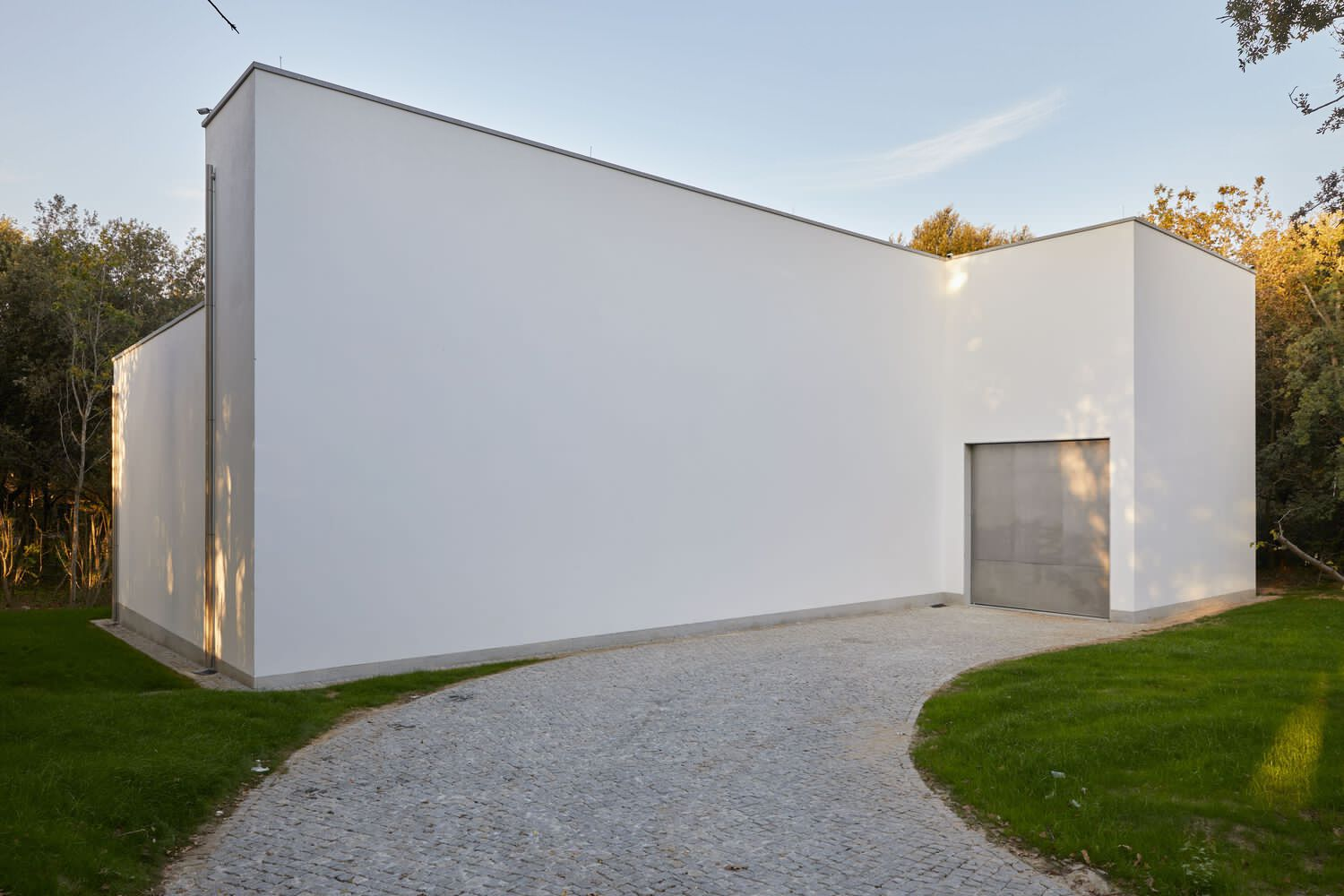 Modern Architecture Museum Design: A Closer Look at Serralves Museum ...