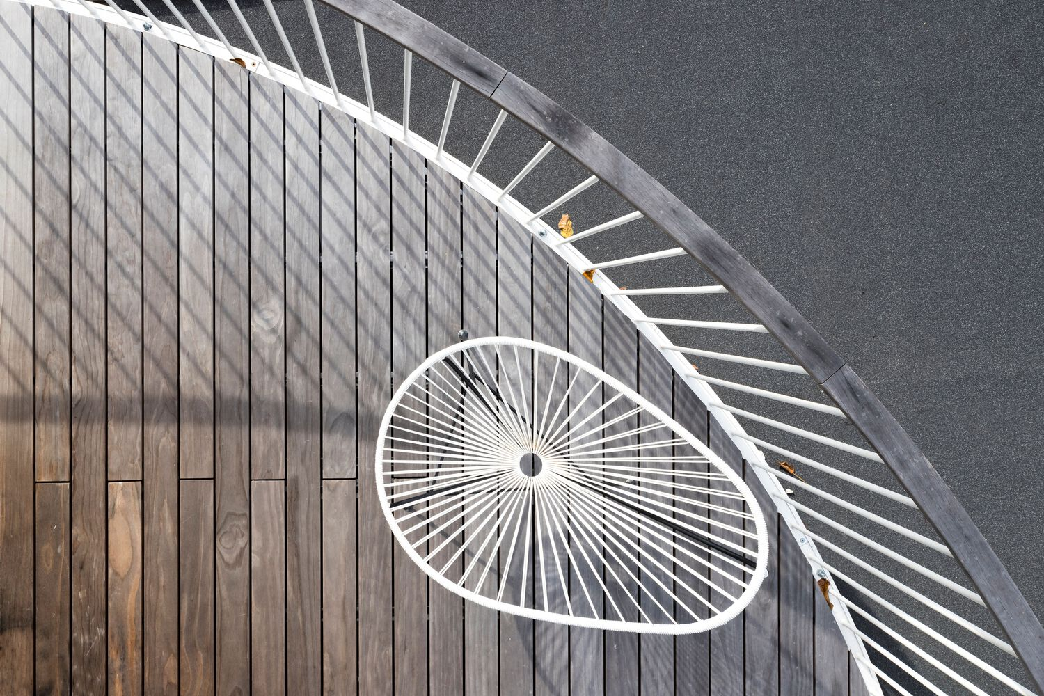 Creative Riverfront Architecture: Exploring Pirate's Yacht by Backraum ...