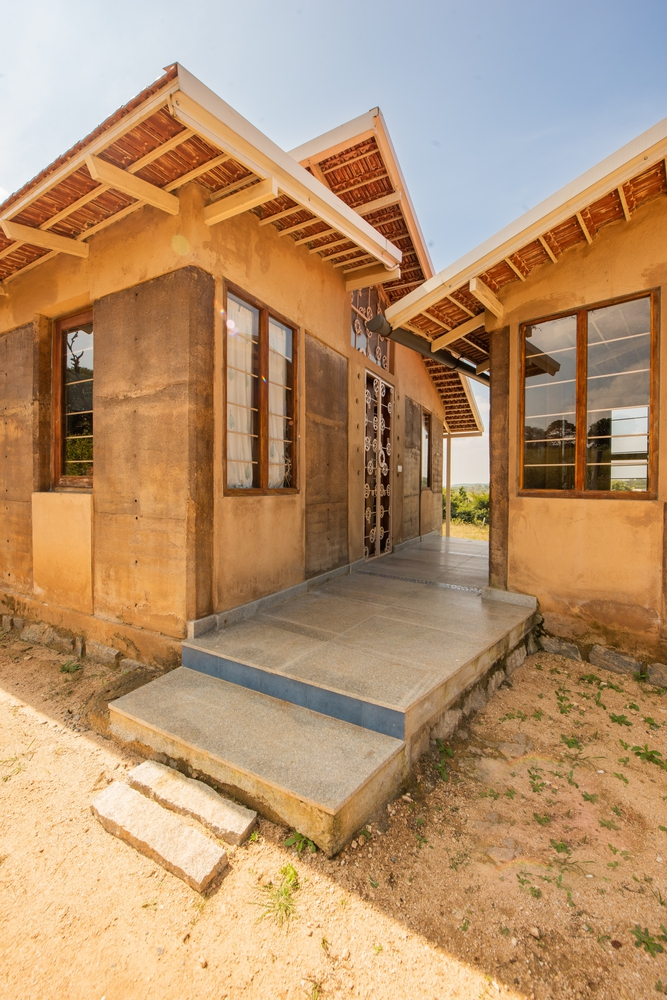 Earth Farmhouse: Redefining Eco-Friendly Farmhouse Design ...